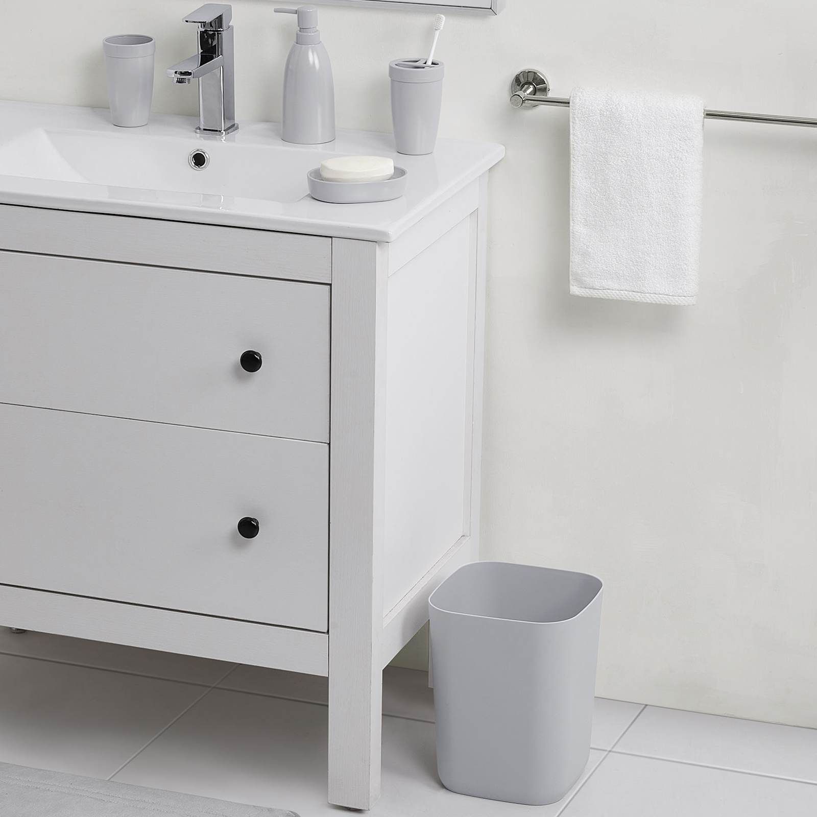 Tiny Dreamers 5-Piece Grey Bath Accessory Set