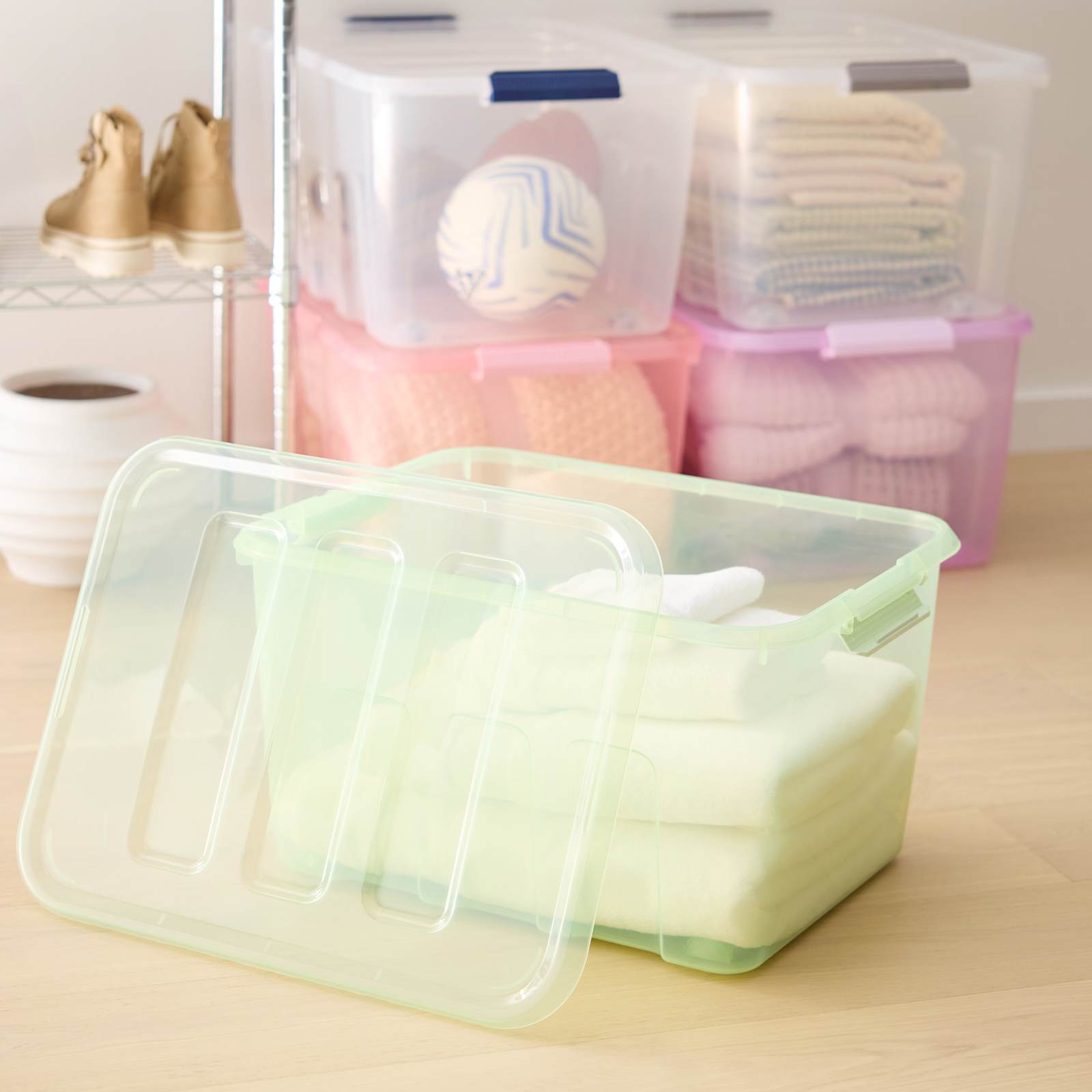 Mint Storage Tote with Latch & Wheels, 52l