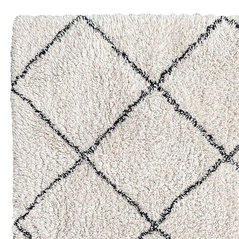 (B775) Found & Fable White Diamond Design Accent Rug, 2x4